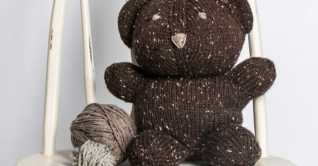 Bibbo Bear Knit Kit in Blue Sky Woolstok Tweed at Fabulous Yarn