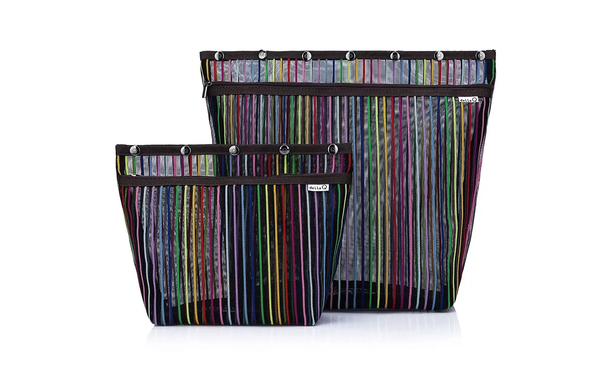 Della Q Oh Snap Sack in Black Rainbow Fabulous Yarn